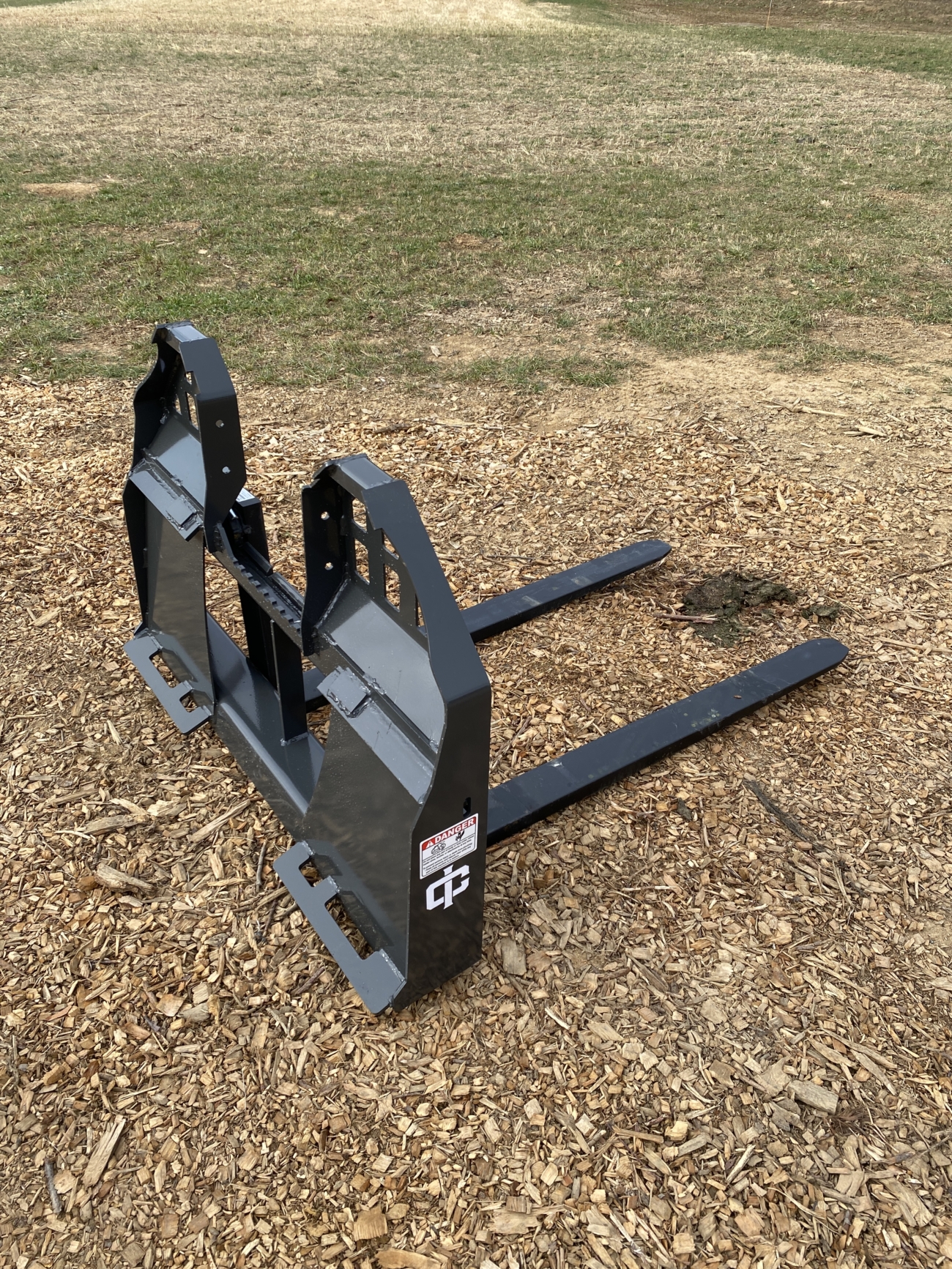 SL750 Enclosed Cab Skid Loader
